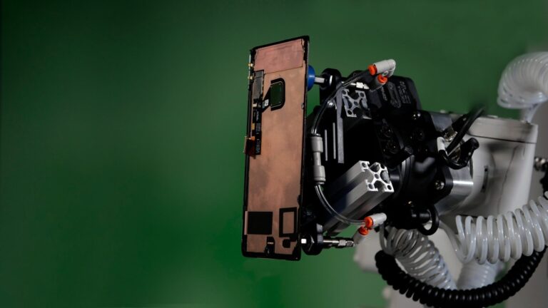 Molg Microfactory: Disassembling Electronics for Reuse